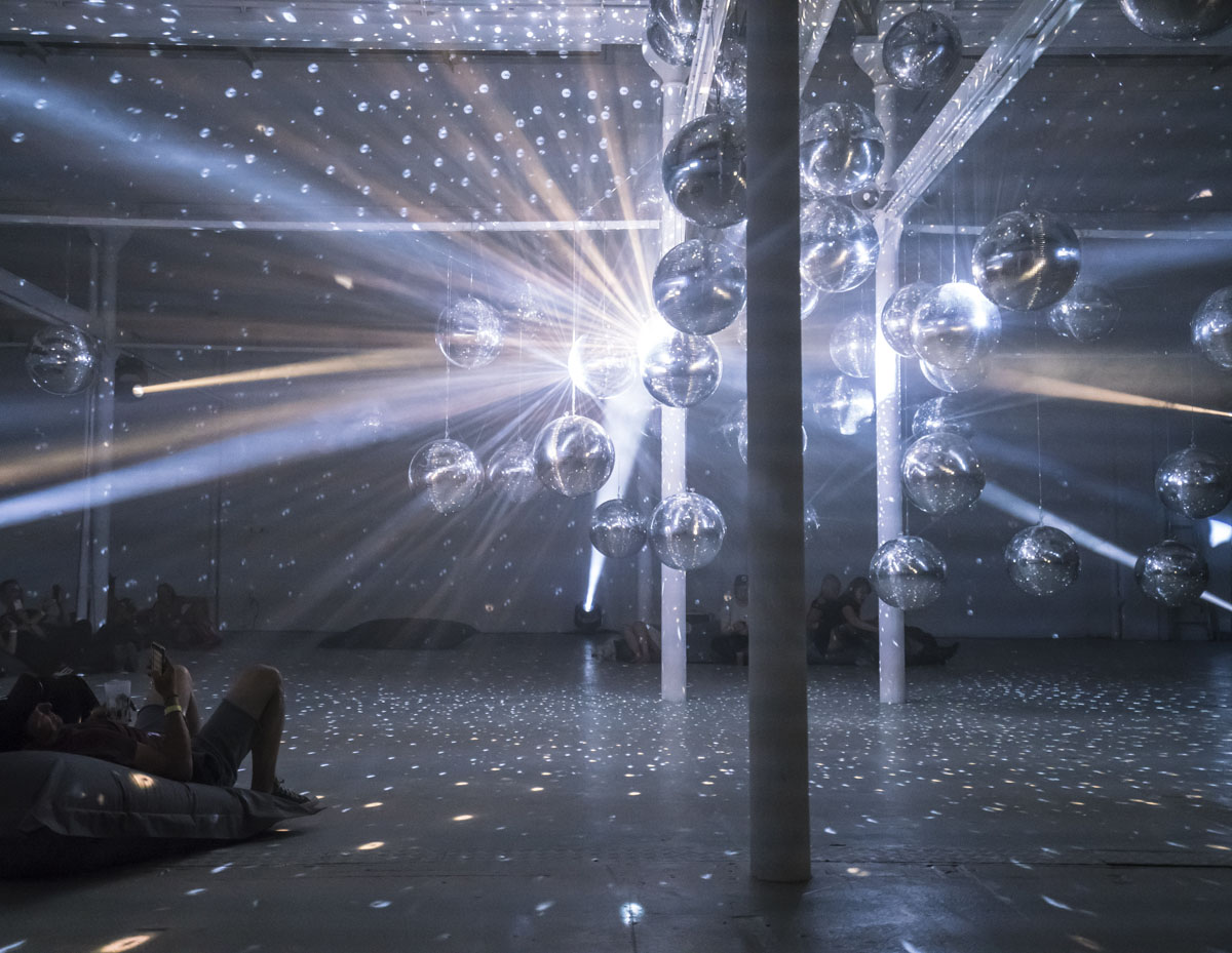 Refracted Ballroom – Lukas Truniger